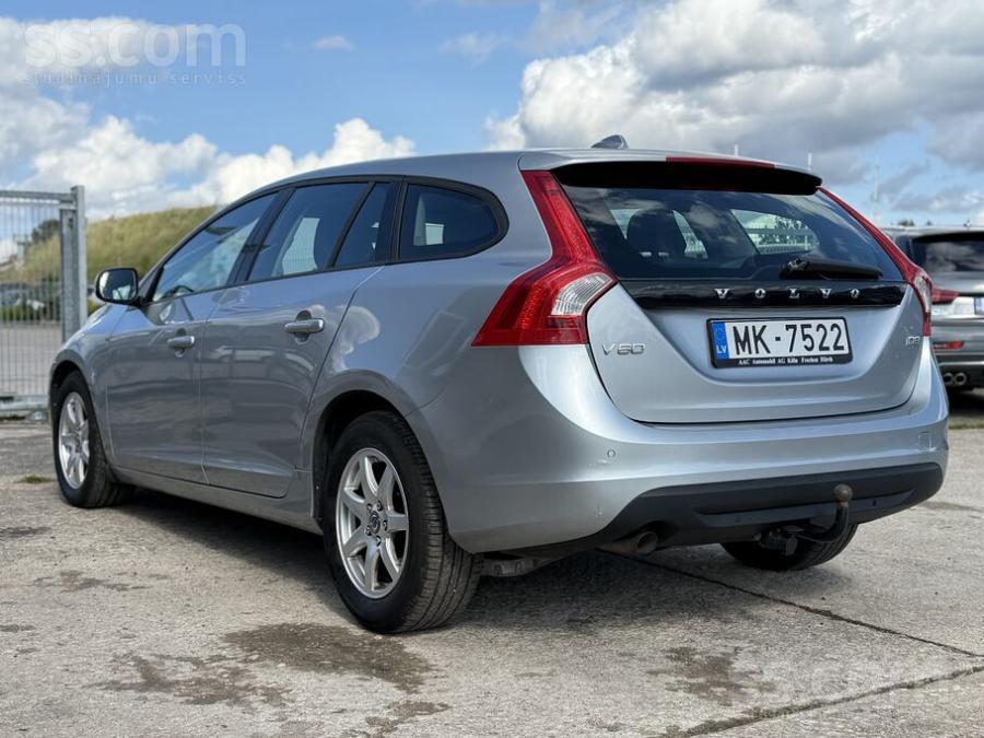 Grey Volvo V60 2012 in Riga, with an engine capacity of 2.00 L and mileage of 267 thousand km for 4700 €, photo 15 on AUTOMOTO.COM.LV