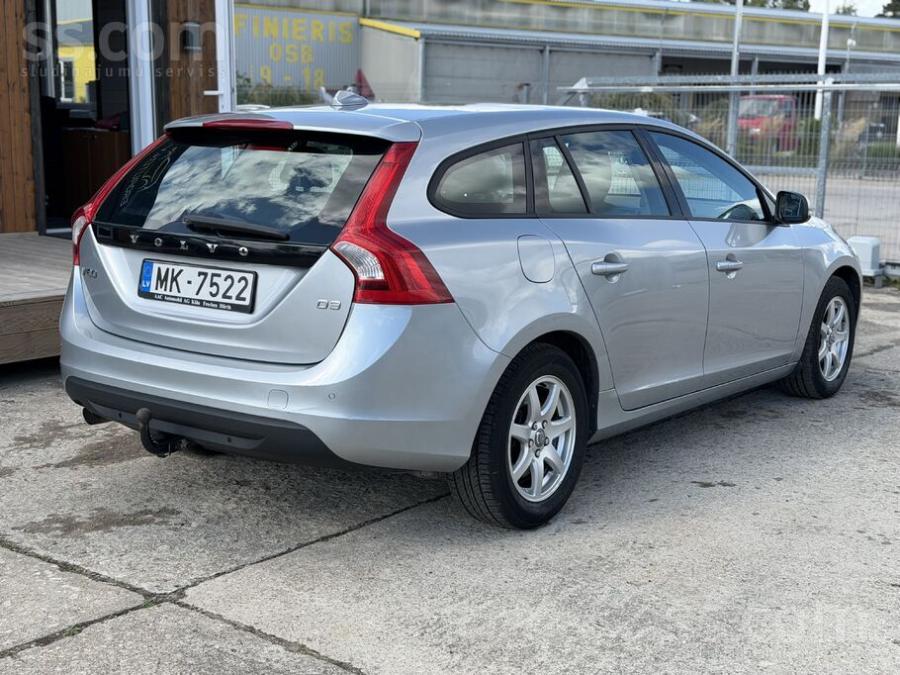 Grey Volvo V60 2012 in Riga, with an engine capacity of 2.00 L and mileage of 267 thousand km for 4700 €, photo 17 on AUTOMOTO.COM.LV