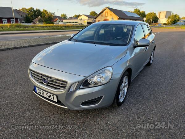 Volvo V60 2012 in Paide on AUTOMOTO.COM.LV Grey Volvo V60 2012 in Paide, with an engine capacity of 1.60 L and mileage of 223 thousand km for 6490 €, photo 1 on AUTOMOTO.COM.LV