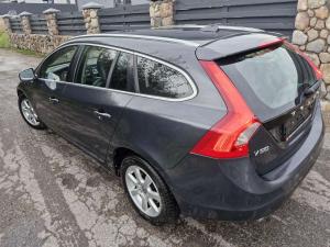 Pelēks Volvo V60 2012 Viļņa, ar dzinēja tilpumu 2.40 L un nobraukumu 213 tūkst. km par 6999 €, foto 3 vietnē AUTOMOTO.COM.LV
