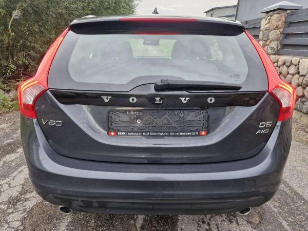 Grey Volvo V60 2012 in Vilnius, with an engine capacity of 2.40 L and mileage of 213 thousand km for 6999 €, photo 4 on AUTOMOTO.COM.LV