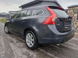 Pelēks Volvo V60 2012 Viļņa, ar dzinēja tilpumu 2.40 L un nobraukumu 213 tūkst. km par 6999 €, foto 5 vietnē AUTOMOTO.COM.LV