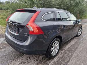 Pelēks Volvo V60 2012 Viļņa, ar dzinēja tilpumu 2.40 L un nobraukumu 213 tūkst. km par 6999 €, foto 6 vietnē AUTOMOTO.COM.LV