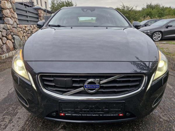 Grey Volvo V60 2012 in Vilnius, with an engine capacity of 2.40 L and mileage of 213 thousand km for 6999 €, photo 7 on AUTOMOTO.COM.LV