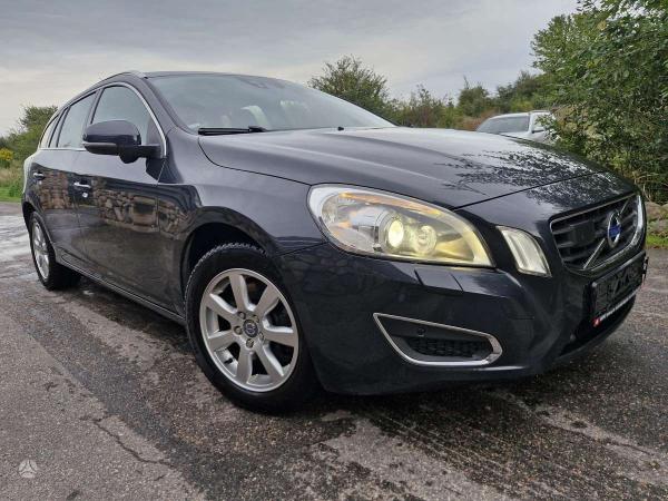 Grey Volvo V60 2012 in Vilnius, with an engine capacity of 2.40 L and mileage of 213 thousand km for 6999 €, photo 8 on AUTOMOTO.COM.LV