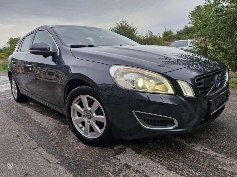 Pelēks Volvo V60 2012 Viļņa, ar dzinēja tilpumu 2.40 L un nobraukumu 213 tūkst. km par 6999 €, foto 8 vietnē AUTOMOTO.COM.LV