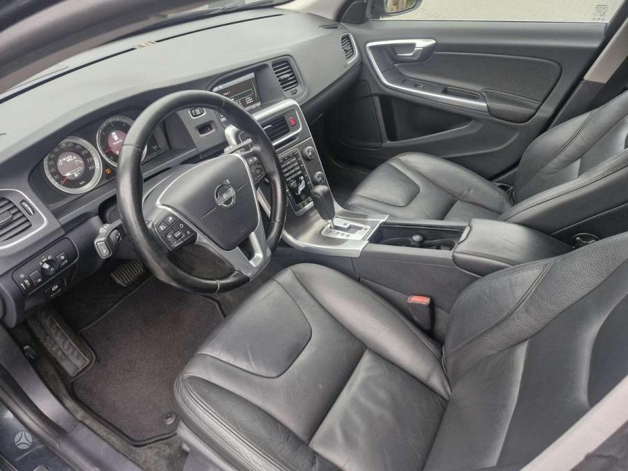 Pelēks Volvo V60 2012 Viļņa, ar dzinēja tilpumu 2.40 L un nobraukumu 213 tūkst. km par 6999 €, foto 13 vietnē AUTOMOTO.COM.LV
