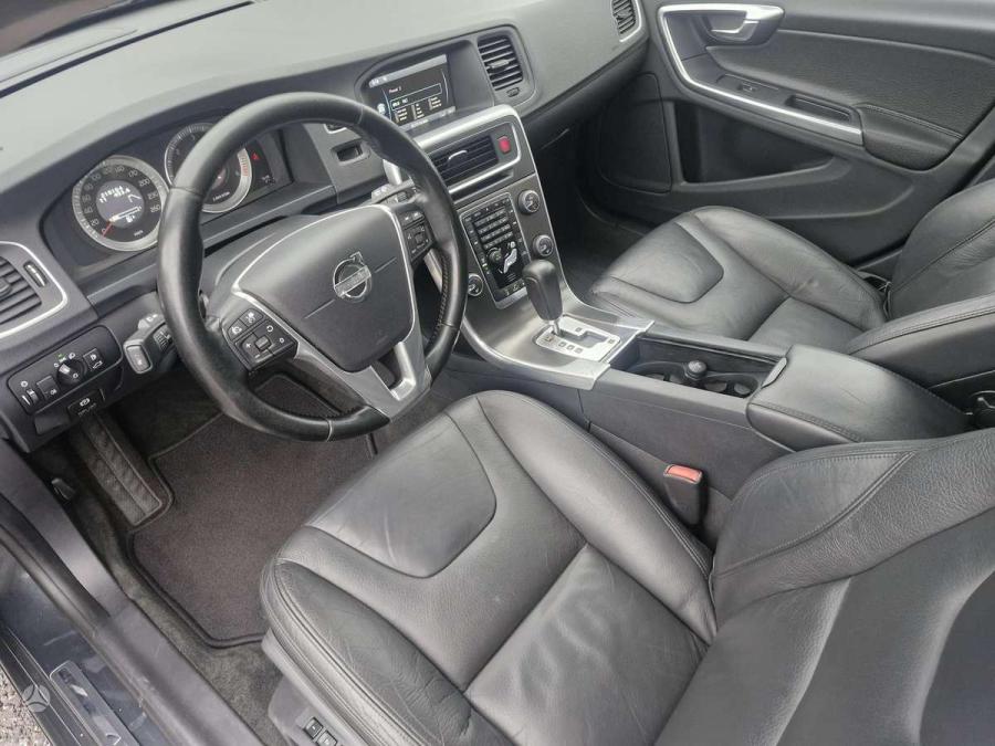 Pelēks Volvo V60 2012 Viļņa, ar dzinēja tilpumu 2.40 L un nobraukumu 213 tūkst. km par 6999 €, foto 14 vietnē AUTOMOTO.COM.LV
