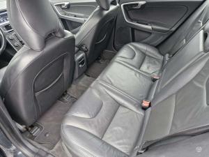 Pelēks Volvo V60 2012 Viļņa, ar dzinēja tilpumu 2.40 L un nobraukumu 213 tūkst. km par 6999 €, foto 16 vietnē AUTOMOTO.COM.LV