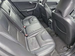Pelēks Volvo V60 2012 Viļņa, ar dzinēja tilpumu 2.40 L un nobraukumu 213 tūkst. km par 6999 €, foto 18 vietnē AUTOMOTO.COM.LV