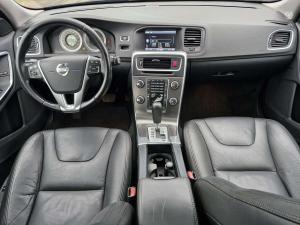 Pelēks Volvo V60 2012 Viļņa, ar dzinēja tilpumu 2.40 L un nobraukumu 213 tūkst. km par 6999 €, foto 19 vietnē AUTOMOTO.COM.LV