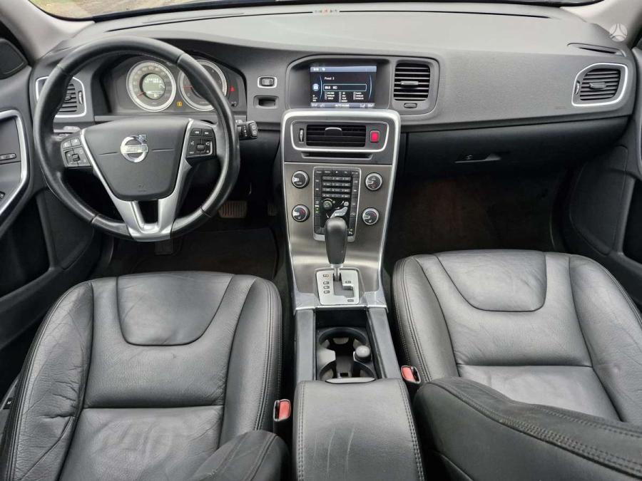 Pelēks Volvo V60 2012 Viļņa, ar dzinēja tilpumu 2.40 L un nobraukumu 213 tūkst. km par 6999 €, foto 19 vietnē AUTOMOTO.COM.LV