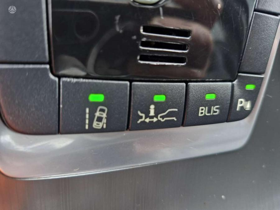 Pelēks Volvo V60 2012 Viļņa, ar dzinēja tilpumu 2.40 L un nobraukumu 213 tūkst. km par 6999 €, foto 22 vietnē AUTOMOTO.COM.LV