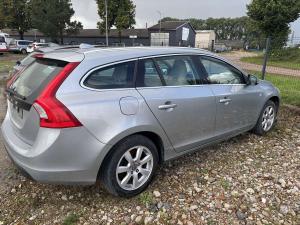 Pelēks Volvo V60 2012 Tauragė, ar dzinēja tilpumu 1.56 L un nobraukumu 230 tūkst. km par 2100 €, foto  vietnē AUTOMOTO.COM.LV