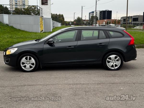 Pelēks Volvo V60 2012 Tallina, ar dzinēja tilpumu 1.60 L un nobraukumu 336 tūkst. km par 3690 €, foto 3 vietnē AUTOMOTO.COM.LV
