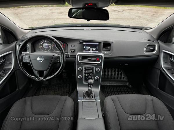 Pelēks Volvo V60 2012 Tallina, ar dzinēja tilpumu 1.60 L un nobraukumu 336 tūkst. km par 3690 €, foto 7 vietnē AUTOMOTO.COM.LV
