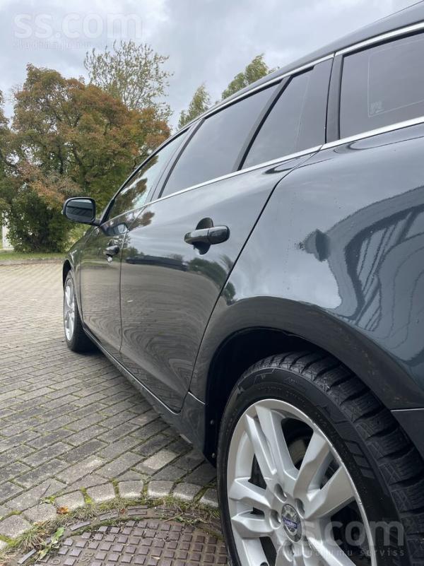 Pelēks Volvo V60 2012 Tukums, ar dzinēja tilpumu 2.00 L un nobraukumu 244 tūkst. km par 4600 €, foto 5 vietnē AUTOMOTO.COM.LV