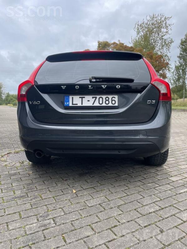 Pelēks Volvo V60 2012 Tukums, ar dzinēja tilpumu 2.00 L un nobraukumu 244 tūkst. km par 4600 €, foto 6 vietnē AUTOMOTO.COM.LV