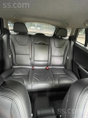 Grey Volvo V60 2012 in Tukums, with an engine capacity of 2.00 L and mileage of 244 thousand km for 4600 €, photo 11 on AUTOMOTO.COM.LV