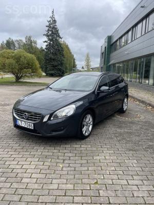 Grey Volvo V60 2012 in Tukums, with an engine capacity of 2.00 L and mileage of 244 thousand km for 4600 €, photo 12 on AUTOMOTO.COM.LV