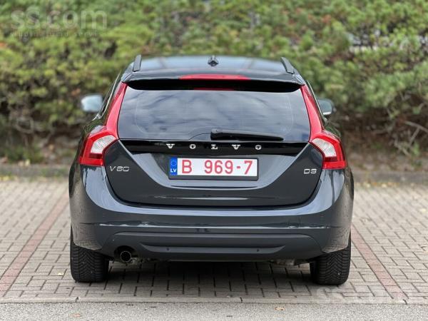 Pelēks Volvo V60 2012 Rīga, ar dzinēja tilpumu 2.00 L un nobraukumu 250 tūkst. km par 6200 €, foto 8 vietnē AUTOMOTO.COM.LV