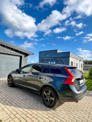 Pelēks Volvo V60 2012 Rīga, ar dzinēja tilpumu 2.00 L un nobraukumu 344 tūkst. km par 6200 €, foto 3 vietnē AUTOMOTO.COM.LV