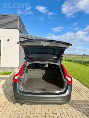 Pelēks Volvo V60 2012 Rīga, ar dzinēja tilpumu 2.00 L un nobraukumu 344 tūkst. km par 6200 €, foto 4 vietnē AUTOMOTO.COM.LV