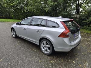 Pelēks Volvo V60 2012 Viļņa, ar dzinēja tilpumu 1.56 L un nobraukumu 215 tūkst. km par 4700 €, foto 3 vietnē AUTOMOTO.COM.LV