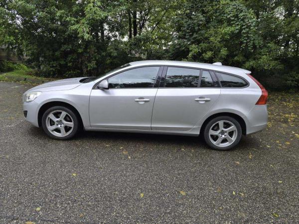 Pelēks Volvo V60 2012 Viļņa, ar dzinēja tilpumu 1.56 L un nobraukumu 215 tūkst. km par 4700 €, foto 4 vietnē AUTOMOTO.COM.LV