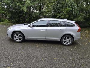 Pelēks Volvo V60 2012 Viļņa, ar dzinēja tilpumu 1.56 L un nobraukumu 215 tūkst. km par 4700 €, foto 4 vietnē AUTOMOTO.COM.LV