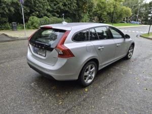 Pelēks Volvo V60 2012 Viļņa, ar dzinēja tilpumu 1.56 L un nobraukumu 215 tūkst. km par 4700 €, foto 5 vietnē AUTOMOTO.COM.LV