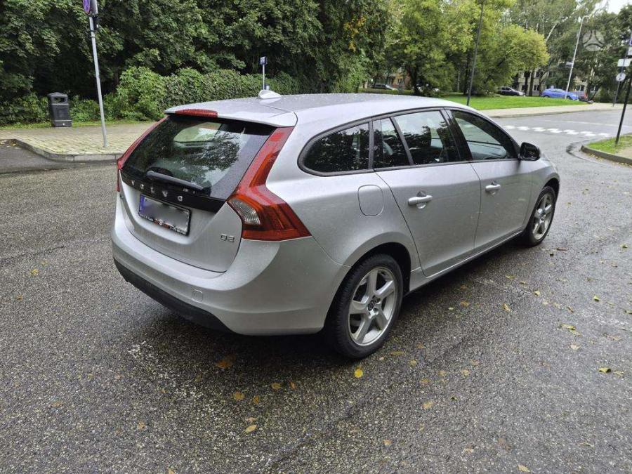 Pelēks Volvo V60 2012 Viļņa, ar dzinēja tilpumu 1.56 L un nobraukumu 215 tūkst. km par 4700 €, foto 5 vietnē AUTOMOTO.COM.LV