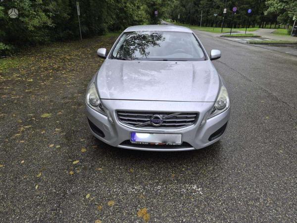 Pelēks Volvo V60 2012 Viļņa, ar dzinēja tilpumu 1.56 L un nobraukumu 215 tūkst. km par 4700 €, foto 6 vietnē AUTOMOTO.COM.LV
