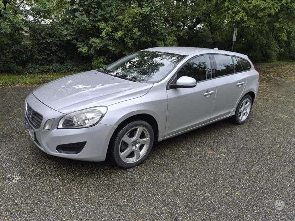 Pelēks Volvo V60 2012 Viļņa, ar dzinēja tilpumu 1.56 L un nobraukumu 215 tūkst. km par 4700 €, foto 7 vietnē AUTOMOTO.COM.LV