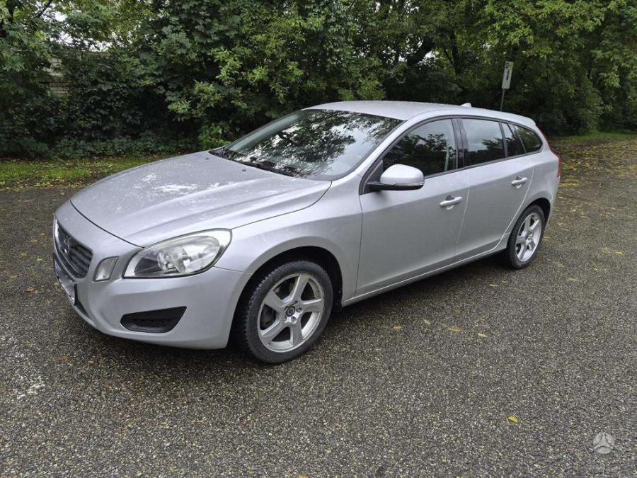 Pelēks Volvo V60 2012 Viļņa, ar dzinēja tilpumu 1.56 L un nobraukumu 215 tūkst. km par 4700 €, foto 7 vietnē AUTOMOTO.COM.LV