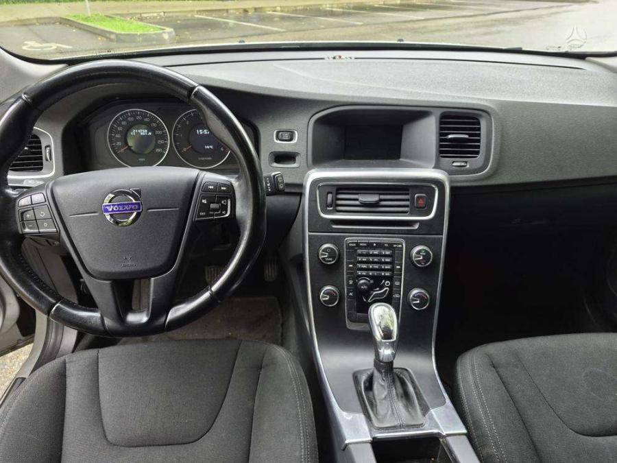 Pelēks Volvo V60 2012 Viļņa, ar dzinēja tilpumu 1.56 L un nobraukumu 215 tūkst. km par 4700 €, foto 8 vietnē AUTOMOTO.COM.LV