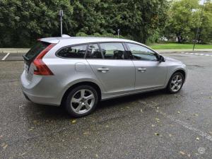 Pelēks Volvo V60 2012 Viļņa, ar dzinēja tilpumu 1.56 L un nobraukumu 215 tūkst. km par 4700 €, foto 10 vietnē AUTOMOTO.COM.LV