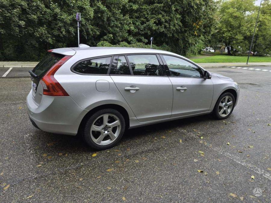 Pelēks Volvo V60 2012 Viļņa, ar dzinēja tilpumu 1.56 L un nobraukumu 215 tūkst. km par 4700 €, foto 10 vietnē AUTOMOTO.COM.LV