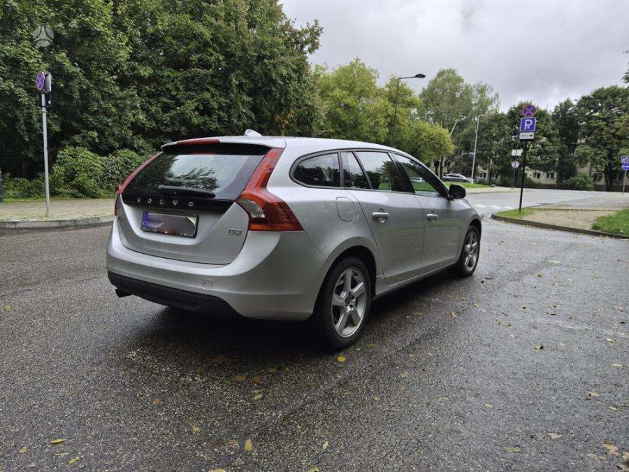 Pelēks Volvo V60 2012 Viļņa, ar dzinēja tilpumu 1.56 L un nobraukumu 215 tūkst. km par 4700 €, foto 11 vietnē AUTOMOTO.COM.LV