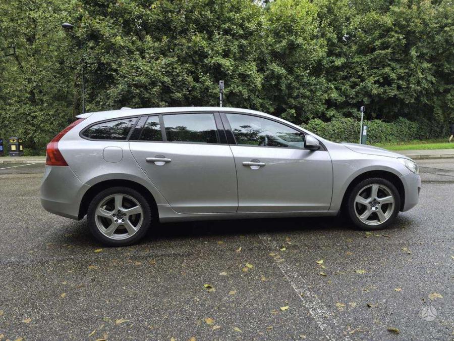 Pelēks Volvo V60 2012 Viļņa, ar dzinēja tilpumu 1.56 L un nobraukumu 215 tūkst. km par 4700 €, foto 12 vietnē AUTOMOTO.COM.LV