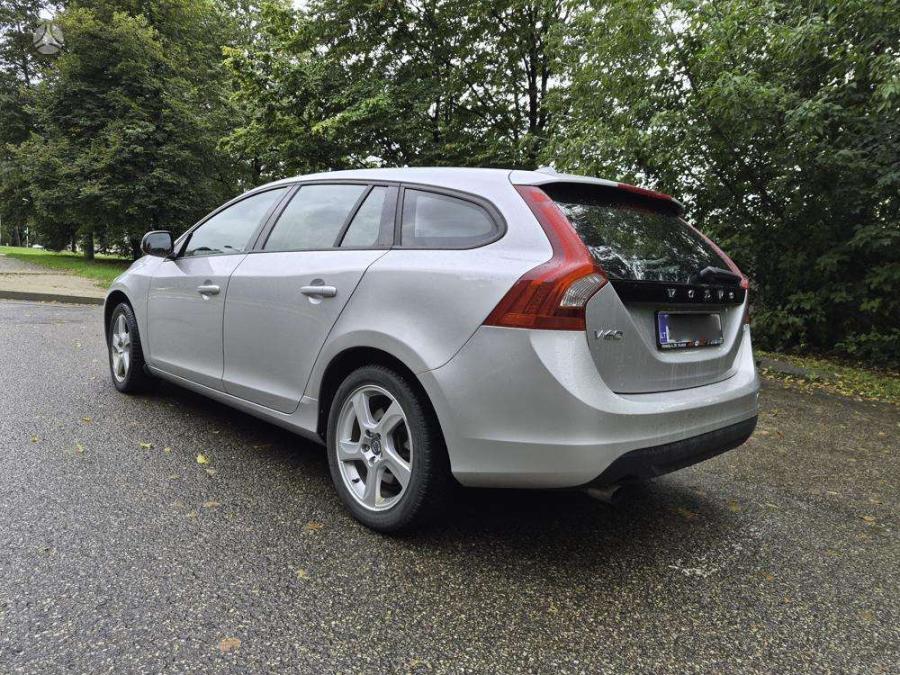 Pelēks Volvo V60 2012 Viļņa, ar dzinēja tilpumu 1.56 L un nobraukumu 215 tūkst. km par 4700 €, foto 16 vietnē AUTOMOTO.COM.LV