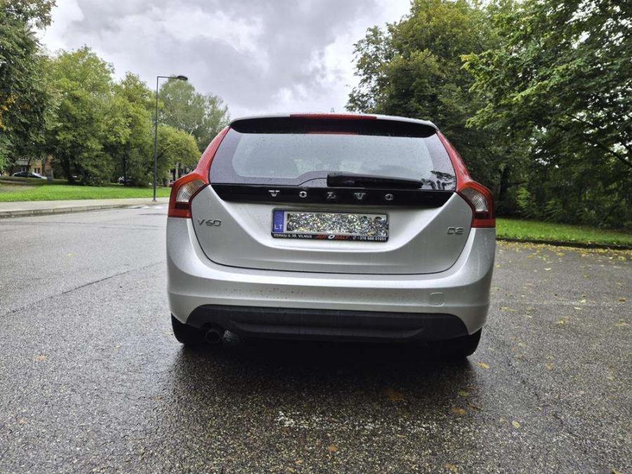 Pelēks Volvo V60 2012 Viļņa, ar dzinēja tilpumu 1.56 L un nobraukumu 215 tūkst. km par 4700 €, foto 17 vietnē AUTOMOTO.COM.LV