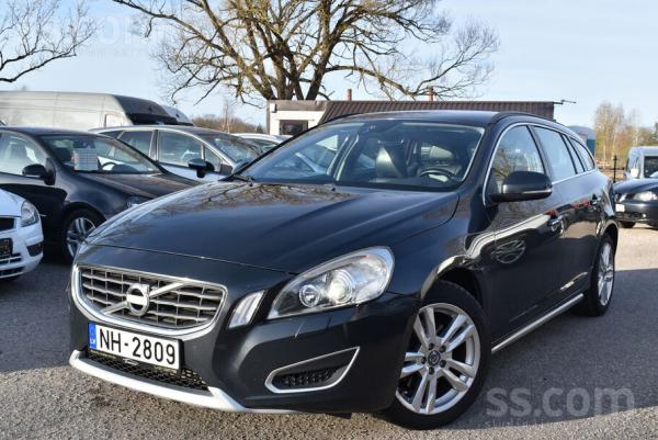 Pelēks Volvo V60 2013 Kuldīga, ar dzinēja tilpumu 2.00 L un nobraukumu 0 tūkst. km par 6990 €, foto 1 vietnē AUTOMOTO.COM.LV