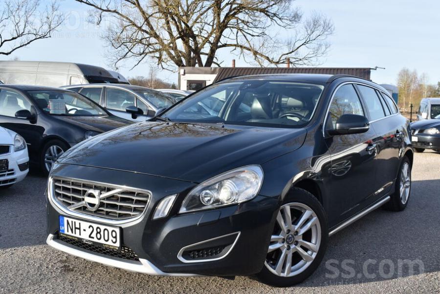 Pelēks Volvo V60 2013 Kuldīga, ar dzinēja tilpumu 2.00 L un nobraukumu 0 tūkst. km par 6990 €, foto 1 vietnē AUTOMOTO.COM.LV