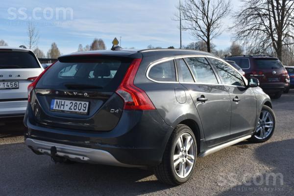 Pelēks Volvo V60 2013 Kuldīga, ar dzinēja tilpumu 2.00 L un nobraukumu 0 tūkst. km par 6990 €, foto 2 vietnē AUTOMOTO.COM.LV