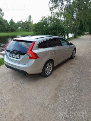 Grey Volvo V60 2013 in Valmiera, with an engine capacity of 1.60 L and mileage of 174 thousand km for 9000 €, photo 7 on AUTOMOTO.COM.LV
