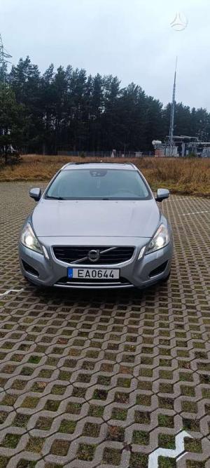 Grey Volvo V60 2013 in Varena, with an engine capacity of 2.40 L and mileage of 420 thousand km for 7500 €, photo 5 on AUTOMOTO.COM.LV