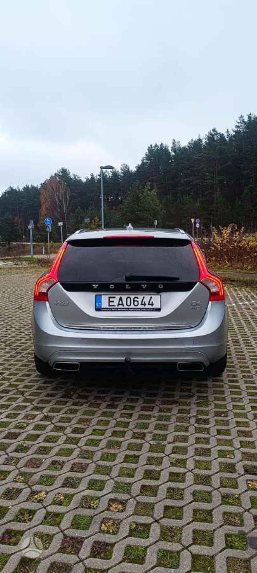Grey Volvo V60 2013 in Varena, with an engine capacity of 2.40 L and mileage of 420 thousand km for 7500 €, photo 6 on AUTOMOTO.COM.LV