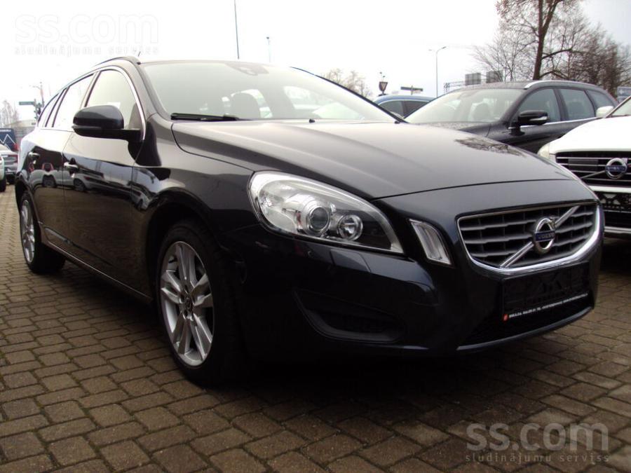 Pelēks Volvo V60 2013 Rīga, ar dzinēja tilpumu 2.40 L un nobraukumu 174 tūkst. km par 10700 €, foto 2 vietnē AUTOMOTO.COM.LV