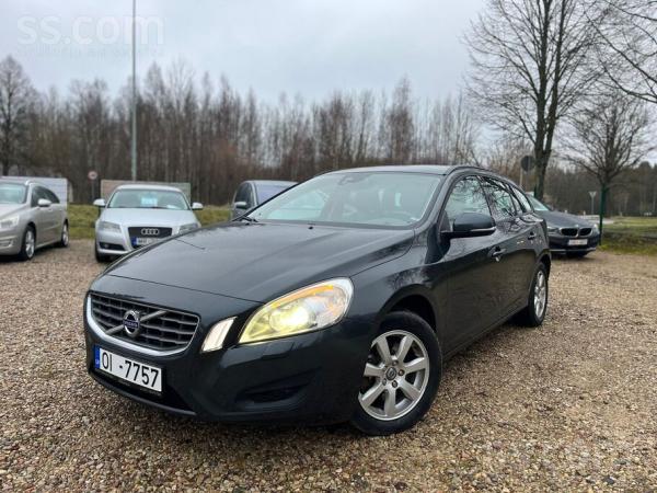 Grey Volvo V60 2013 in Kuldiga, with an engine capacity of 2.00 L and mileage of 268 thousand km for 6290 €, photo 2 on AUTOMOTO.COM.LV